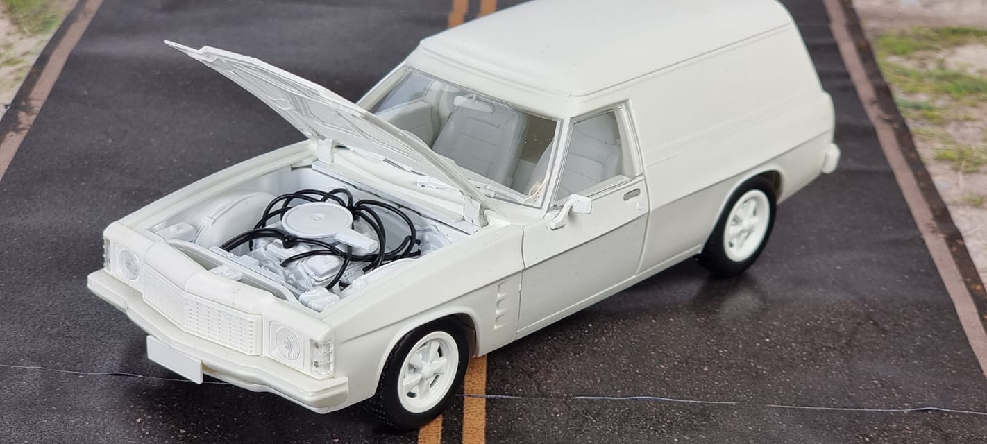 DDA HJ Sandman Panel Van Model 1/24 - Models & Hobbies 4 U