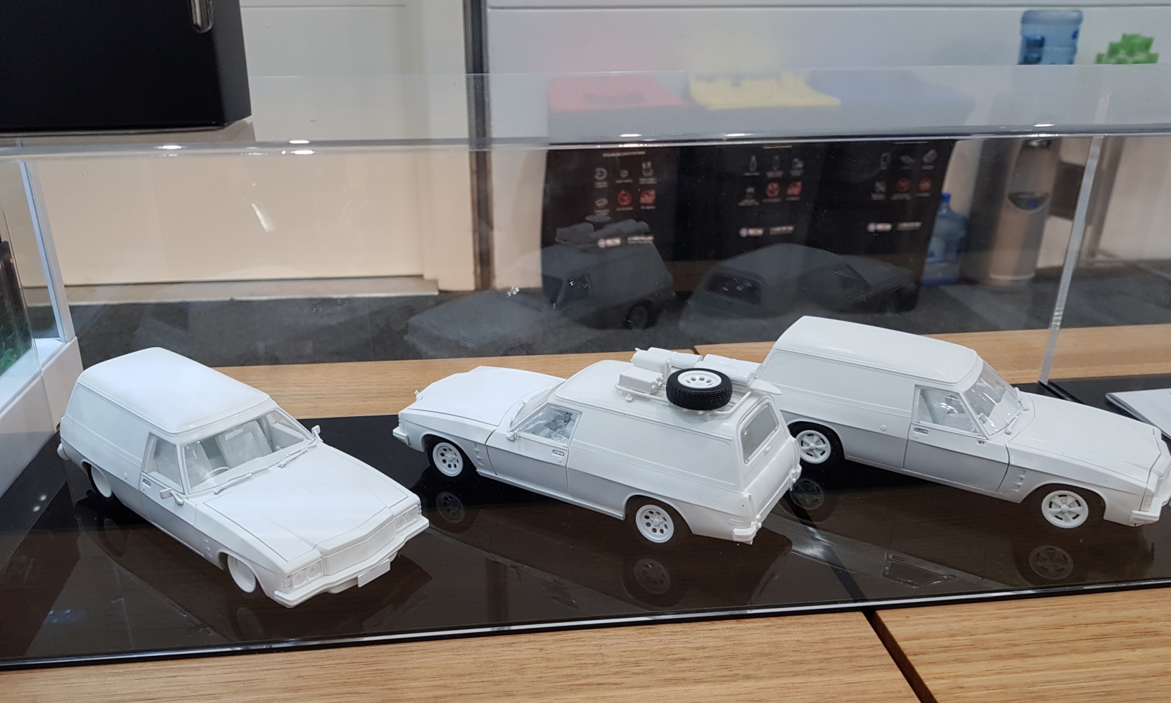 DDA 1/24 Holden Slammed HJ Panel Van Kit - Models & Hobbies 4 U